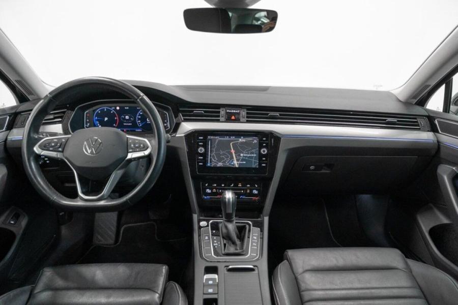 Black Volkswagen Passat 2023 in Vilnius, with an engine capacity of 2.00 L and mileage of 130 thousand km for 22100 €, photo 13 on AUTOMOTO.COM.LV
