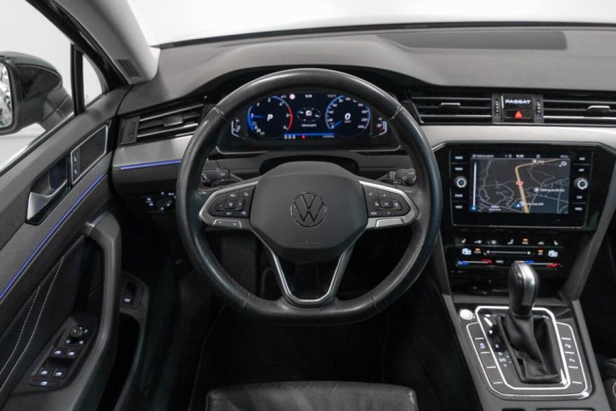 Black Volkswagen Passat 2023 in Vilnius, with an engine capacity of 2.00 L and mileage of 130 thousand km for 22100 €, photo 14 on AUTOMOTO.COM.LV