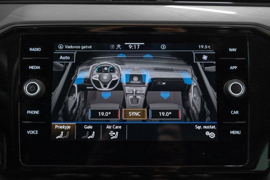 Black Volkswagen Passat 2023 in Vilnius, with an engine capacity of 2.00 L and mileage of 130 thousand km for 22100 €, photo 21 on AUTOMOTO.COM.LV