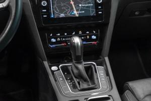 Black Volkswagen Passat 2023 in Vilnius, with an engine capacity of 2.00 L and mileage of 130 thousand km for 22100 €, photo 23 on AUTOMOTO.COM.LV