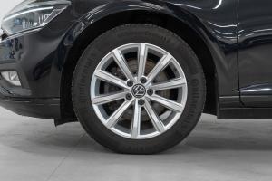 Black Volkswagen Passat 2023 in Vilnius, with an engine capacity of 2.00 L and mileage of 130 thousand km for 22100 €, photo 28 on AUTOMOTO.COM.LV