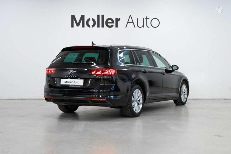 Black Volkswagen Passat 2023 in Vilnius, with an engine capacity of 2.00 L and mileage of 130 thousand km for 22100 €, photo 4 on AUTOMOTO.COM.LV