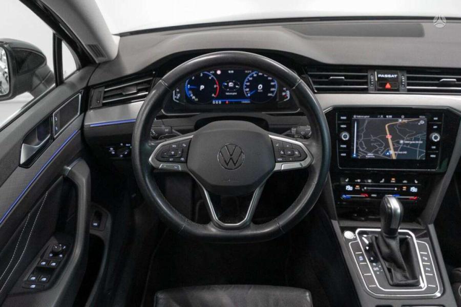 Black Volkswagen Passat 2023 in Vilnius, with an engine capacity of 2.00 L and mileage of 130 thousand km for 22100 €, photo 10 on AUTOMOTO.COM.LV