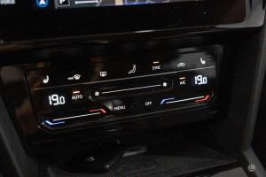 Black Volkswagen Passat 2023 in Vilnius, with an engine capacity of 2.00 L and mileage of 130 thousand km for 22100 €, photo 18 on AUTOMOTO.COM.LV