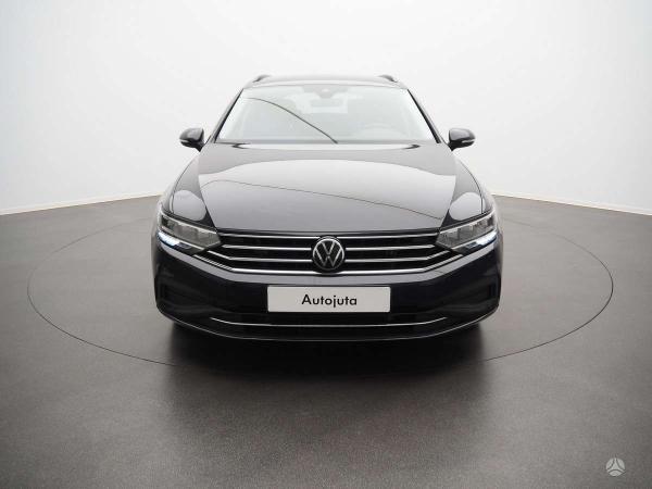 Melns Volkswagen Passat 2023 Viļņa, ar dzinēja tilpumu 1.50 L un nobraukumu 124 tūkst. km par 19500 €, foto 2 vietnē AUTOMOTO.COM.LV