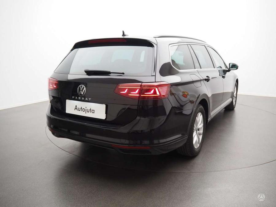 Black Volkswagen Passat 2023 in Vilnius, with an engine capacity of 1.97 L and mileage of 145 thousand km for 16500 €, photo 5 on AUTOMOTO.COM.LV