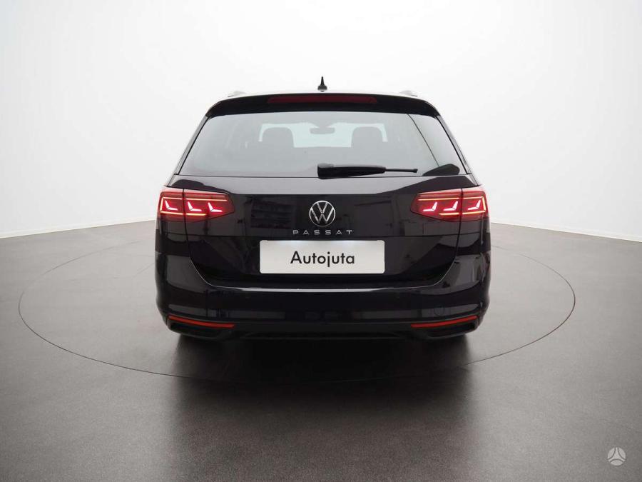 Black Volkswagen Passat 2023 in Vilnius, with an engine capacity of 1.97 L and mileage of 145 thousand km for 16500 €, photo 6 on AUTOMOTO.COM.LV
