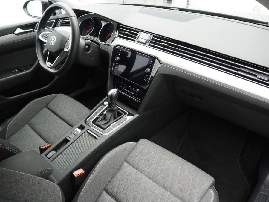 Black Volkswagen Passat 2023 in Vilnius, with an engine capacity of 1.97 L and mileage of 145 thousand km for 16500 €, photo 13 on AUTOMOTO.COM.LV
