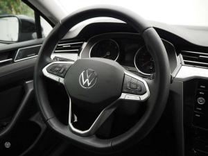 Black Volkswagen Passat 2023 in Vilnius, with an engine capacity of 1.97 L and mileage of 145 thousand km for 16500 €, photo 21 on AUTOMOTO.COM.LV