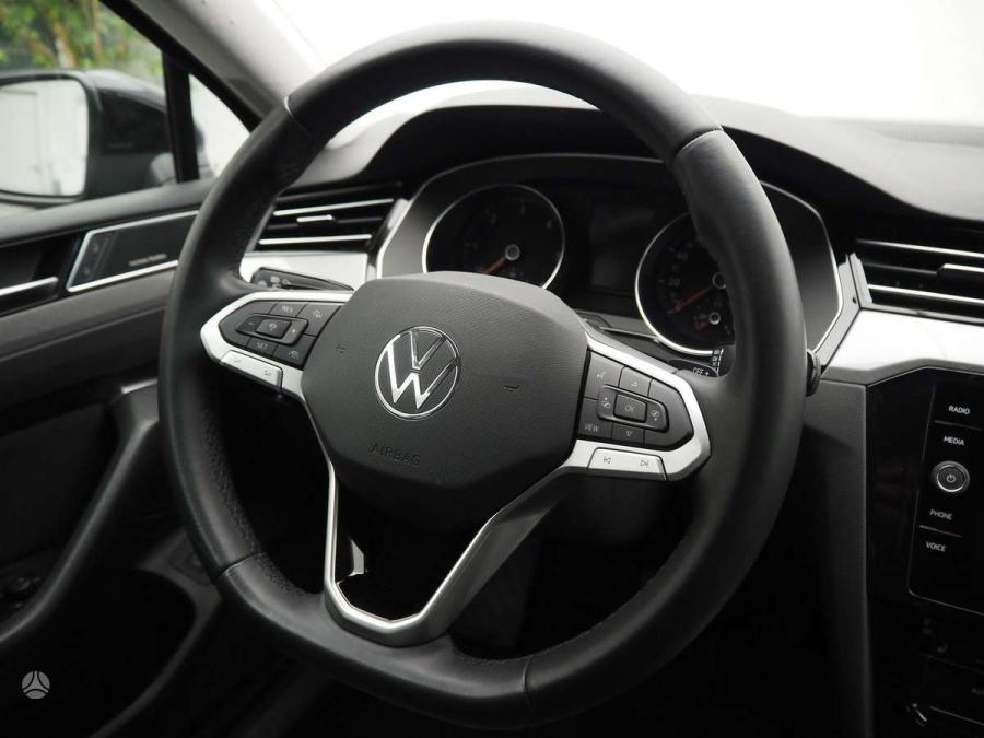 Black Volkswagen Passat 2023 in Vilnius, with an engine capacity of 1.97 L and mileage of 145 thousand km for 16500 €, photo 21 on AUTOMOTO.COM.LV