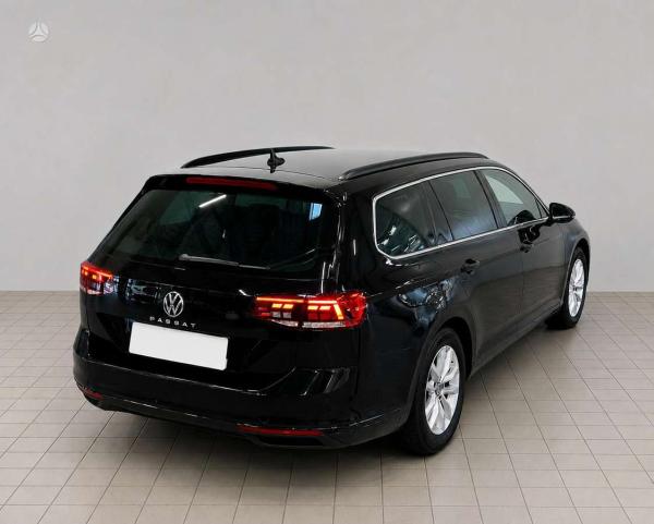 Black Volkswagen Passat 2023 in Kaunas, with an engine capacity of 1.97 L and mileage of 168 thousand km for 17600 €, photo 3 on AUTOMOTO.COM.LV
