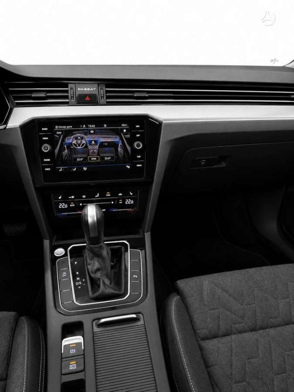 Black Volkswagen Passat 2023 in Kaunas, with an engine capacity of 1.97 L and mileage of 168 thousand km for 17600 €, photo 10 on AUTOMOTO.COM.LV