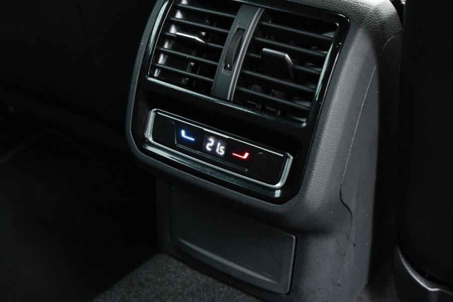 Melns Volkswagen Passat 2023 Rīga, ar dzinēja tilpumu 2.00 L un nobraukumu 148 tūkst. km par 24950 €, foto 9 vietnē AUTOMOTO.COM.LV