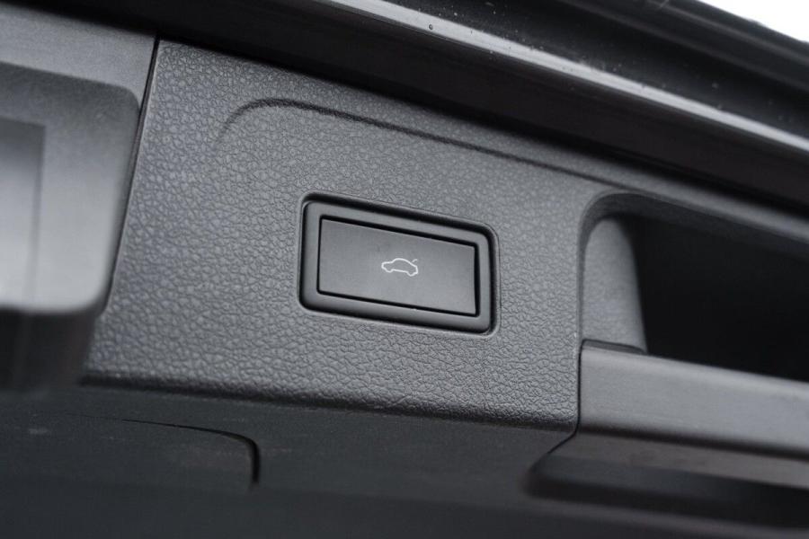 Melns Volkswagen Passat 2023 Rīga, ar dzinēja tilpumu 2.00 L un nobraukumu 148 tūkst. km par 24950 €, foto 12 vietnē AUTOMOTO.COM.LV