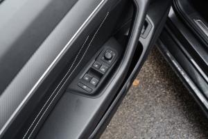 Melns Volkswagen Passat 2023 Rīga, ar dzinēja tilpumu 2.00 L un nobraukumu 148 tūkst. km par 24950 €, foto 13 vietnē AUTOMOTO.COM.LV