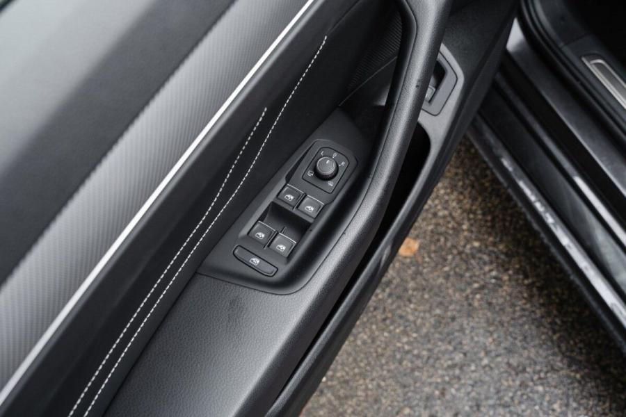 Melns Volkswagen Passat 2023 Rīga, ar dzinēja tilpumu 2.00 L un nobraukumu 148 tūkst. km par 24950 €, foto 13 vietnē AUTOMOTO.COM.LV