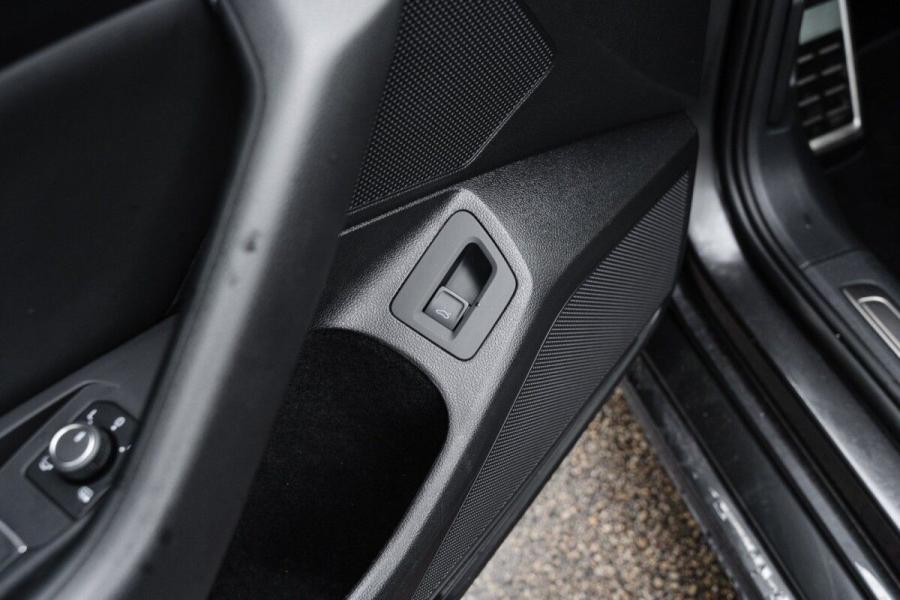 Melns Volkswagen Passat 2023 Rīga, ar dzinēja tilpumu 2.00 L un nobraukumu 148 tūkst. km par 24950 €, foto 14 vietnē AUTOMOTO.COM.LV