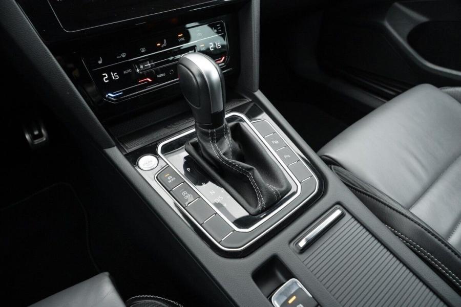 Melns Volkswagen Passat 2023 Rīga, ar dzinēja tilpumu 2.00 L un nobraukumu 148 tūkst. km par 24950 €, foto 24 vietnē AUTOMOTO.COM.LV
