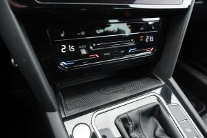 Melns Volkswagen Passat 2023 Rīga, ar dzinēja tilpumu 2.00 L un nobraukumu 148 tūkst. km par 24950 €, foto 25 vietnē AUTOMOTO.COM.LV