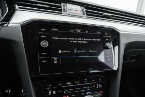 Melns Volkswagen Passat 2023 Rīga, ar dzinēja tilpumu 2.00 L un nobraukumu 148 tūkst. km par 24950 €, foto 28 vietnē AUTOMOTO.COM.LV