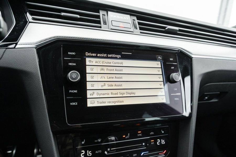 Melns Volkswagen Passat 2023 Rīga, ar dzinēja tilpumu 2.00 L un nobraukumu 148 tūkst. km par 24950 €, foto 30 vietnē AUTOMOTO.COM.LV