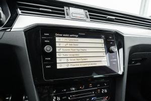 Melns Volkswagen Passat 2023 Rīga, ar dzinēja tilpumu 2.00 L un nobraukumu 148 tūkst. km par 24950 €, foto 31 vietnē AUTOMOTO.COM.LV