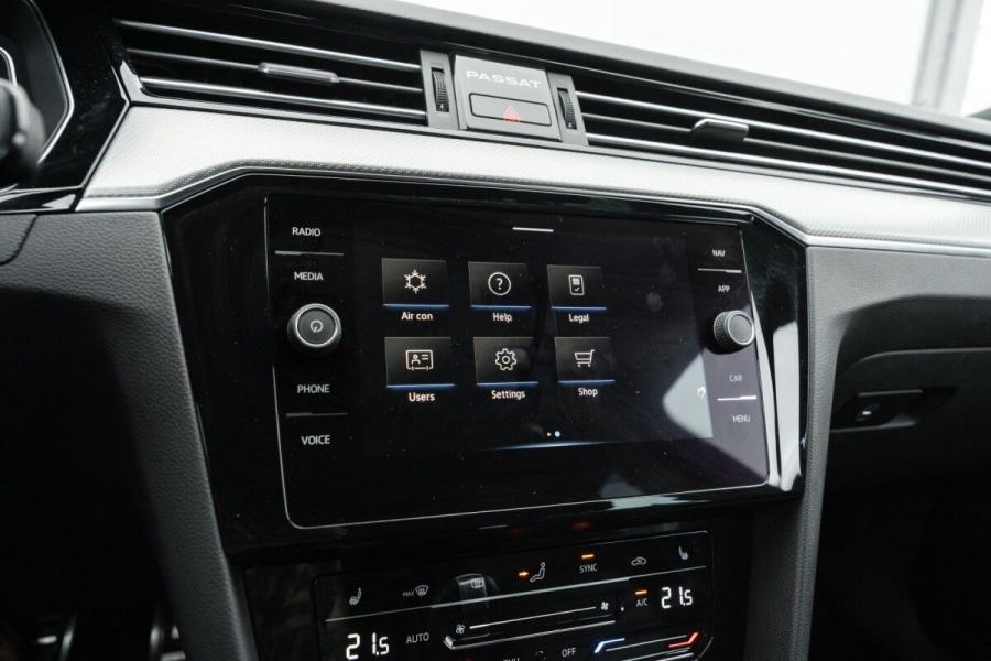 Melns Volkswagen Passat 2023 Rīga, ar dzinēja tilpumu 2.00 L un nobraukumu 148 tūkst. km par 24950 €, foto 32 vietnē AUTOMOTO.COM.LV