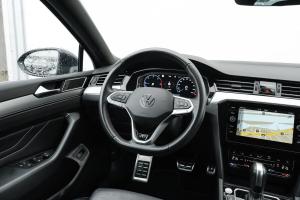 Melns Volkswagen Passat 2023 Rīga, ar dzinēja tilpumu 2.00 L un nobraukumu 148 tūkst. km par 24950 €, foto 36 vietnē AUTOMOTO.COM.LV