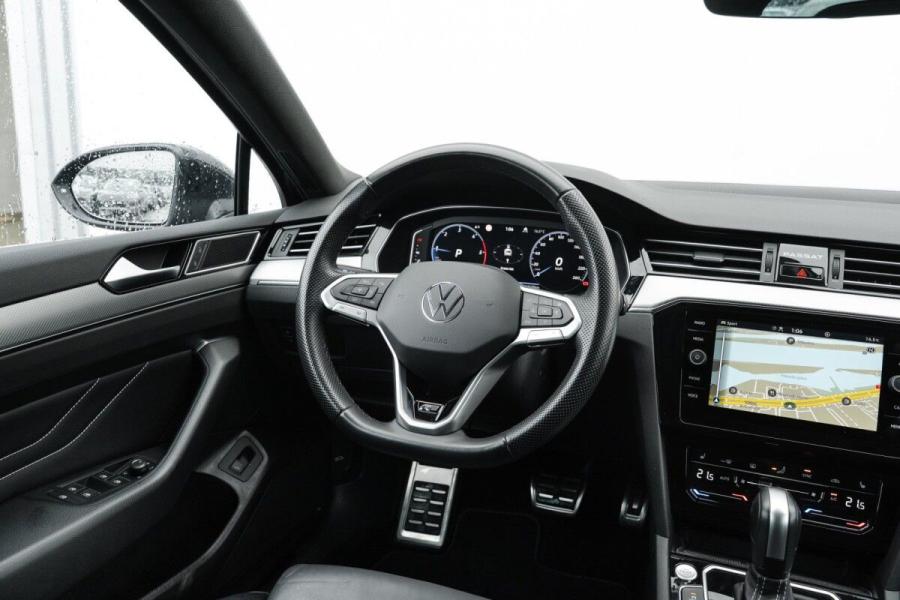 Melns Volkswagen Passat 2023 Rīga, ar dzinēja tilpumu 2.00 L un nobraukumu 148 tūkst. km par 24950 €, foto 36 vietnē AUTOMOTO.COM.LV