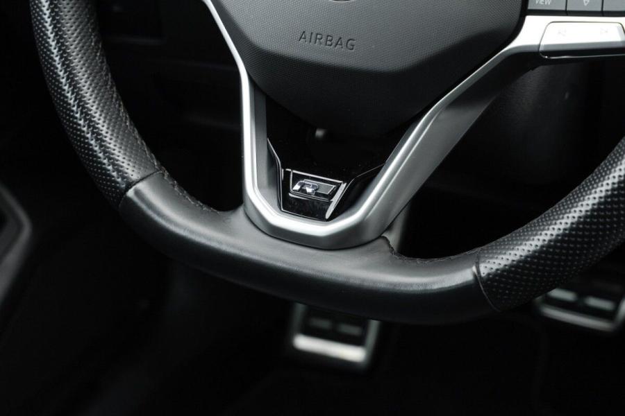 Melns Volkswagen Passat 2023 Rīga, ar dzinēja tilpumu 2.00 L un nobraukumu 148 tūkst. km par 24950 €, foto 37 vietnē AUTOMOTO.COM.LV