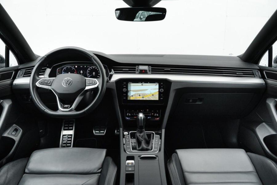 Melns Volkswagen Passat 2023 Rīga, ar dzinēja tilpumu 2.00 L un nobraukumu 148 tūkst. km par 24950 €, foto 38 vietnē AUTOMOTO.COM.LV