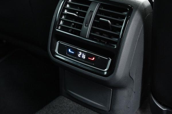 Melns Volkswagen Passat 2023 Rīga, ar dzinēja tilpumu 2.00 L un nobraukumu 148 tūkst. km par 24950 €, foto 9 vietnē AUTOMOTO.COM.LV