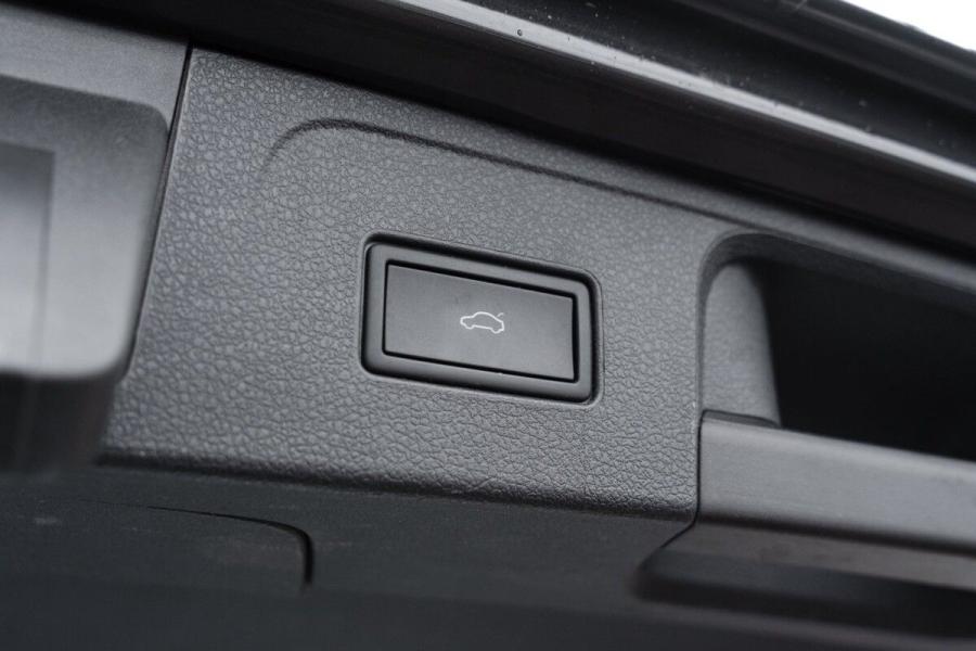 Melns Volkswagen Passat 2023 Rīga, ar dzinēja tilpumu 2.00 L un nobraukumu 148 tūkst. km par 24950 €, foto 12 vietnē AUTOMOTO.COM.LV