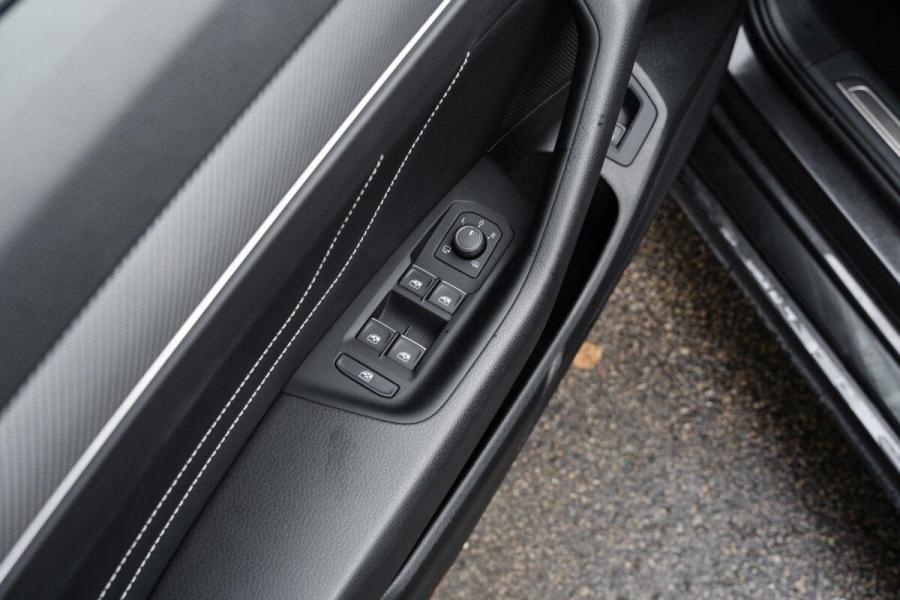 Melns Volkswagen Passat 2023 Rīga, ar dzinēja tilpumu 2.00 L un nobraukumu 148 tūkst. km par 24950 €, foto 13 vietnē AUTOMOTO.COM.LV