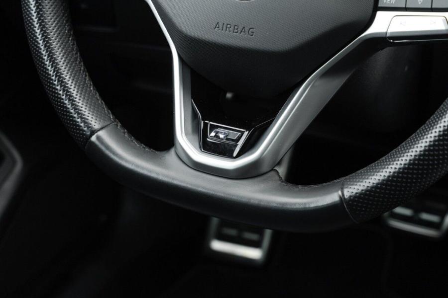 Melns Volkswagen Passat 2023 Rīga, ar dzinēja tilpumu 2.00 L un nobraukumu 148 tūkst. km par 24950 €, foto 37 vietnē AUTOMOTO.COM.LV