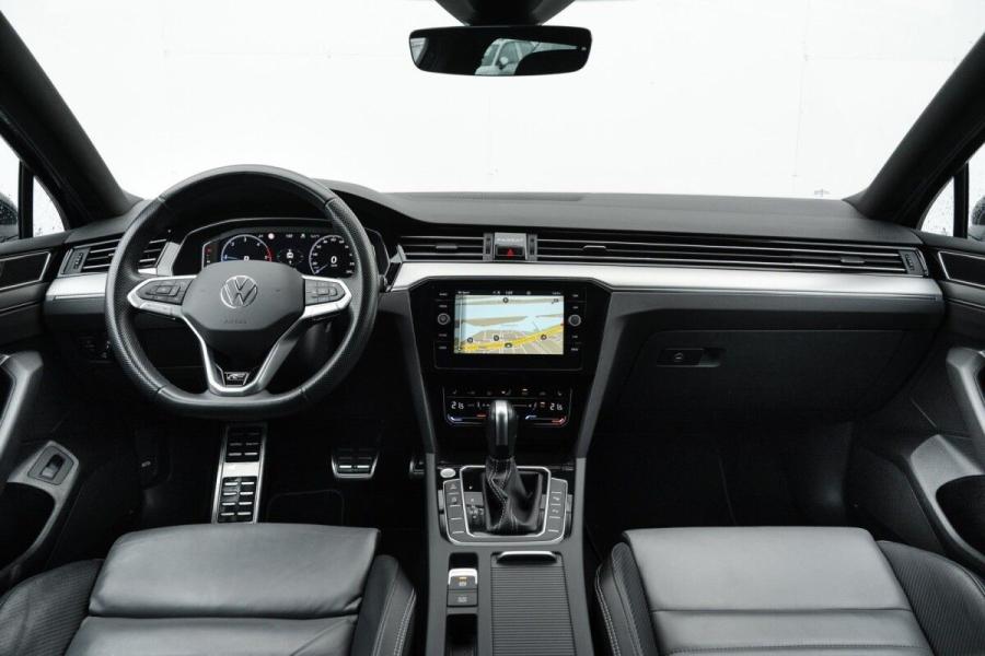 Melns Volkswagen Passat 2023 Rīga, ar dzinēja tilpumu 2.00 L un nobraukumu 148 tūkst. km par 24950 €, foto 38 vietnē AUTOMOTO.COM.LV