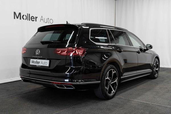 Black Volkswagen Passat 2023 in Tallinn, with an engine capacity of 2.00 L and mileage of 137 thousand km for 24900 €, photo 5 on AUTOMOTO.COM.LV