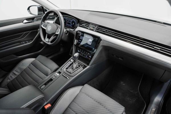 Black Volkswagen Passat 2023 in Tallinn, with an engine capacity of 2.00 L and mileage of 137 thousand km for 24900 €, photo 8 on AUTOMOTO.COM.LV