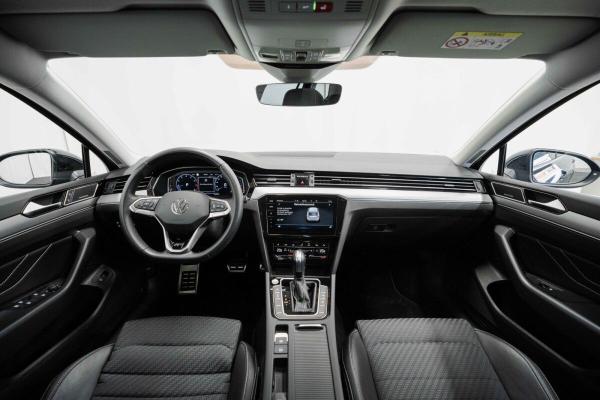 Black Volkswagen Passat 2023 in Tallinn, with an engine capacity of 2.00 L and mileage of 137 thousand km for 24900 €, photo 10 on AUTOMOTO.COM.LV