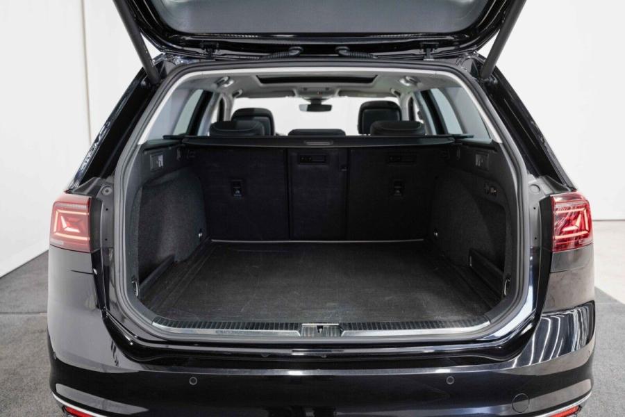 Melns Volkswagen Passat 2023 Tallina, ar dzinēja tilpumu 2.00 L un nobraukumu 137 tūkst. km par 24900 €, foto 16 vietnē AUTOMOTO.COM.LV