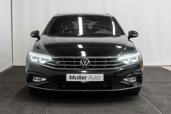 Melns Volkswagen Passat 2023 Tallina, ar dzinēja tilpumu 2.00 L un nobraukumu 150 tūkst. km par 24400 €, foto 3 vietnē AUTOMOTO.COM.LV