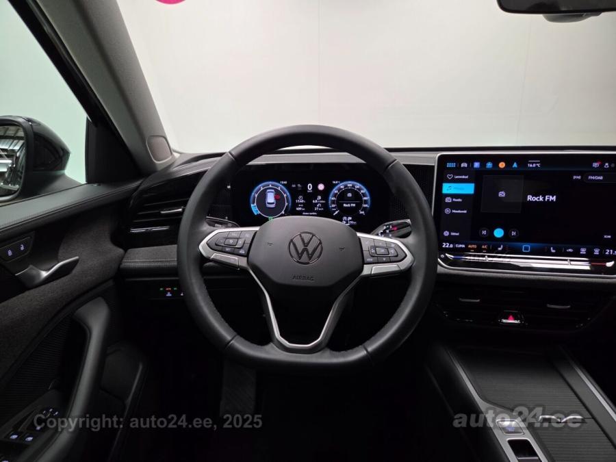 Melns Volkswagen Passat 2024 Tallina, ar dzinēja tilpumu 1.50 L un nobraukumu 13 tūkst. km par 29900 €, foto 12 vietnē AUTOMOTO.COM.LV