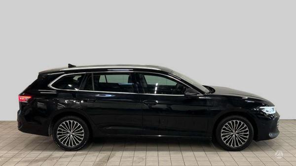 Black Volkswagen Passat 2024 in Kaunas, with an engine capacity of 1.50 L and mileage of 41 thousand km for 33900 €, photo 3 on AUTOMOTO.COM.LV