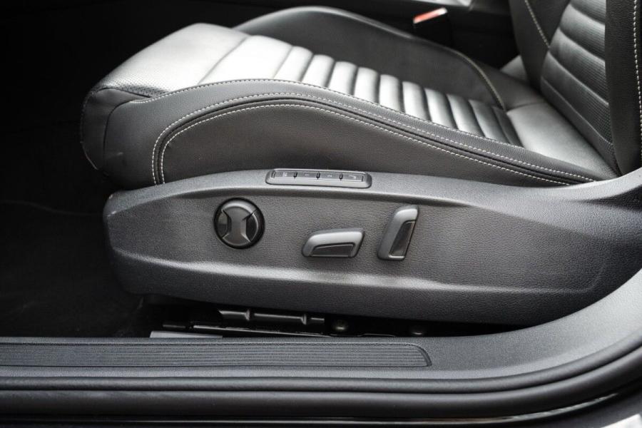 Black Volkswagen Passat 2024 in Marupe, with an engine capacity of 2.00 L and mileage of 132 thousand km for 25400 €, photo 11 on AUTOMOTO.COM.LV