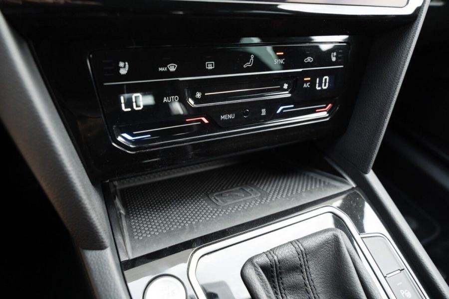 Black Volkswagen Passat 2024 in Marupe, with an engine capacity of 2.00 L and mileage of 132 thousand km for 25400 €, photo 25 on AUTOMOTO.COM.LV