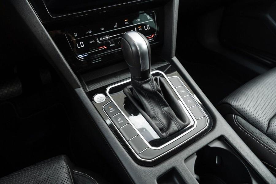 Black Volkswagen Passat 2024 in Marupe, with an engine capacity of 2.00 L and mileage of 132 thousand km for 25400 €, photo 26 on AUTOMOTO.COM.LV