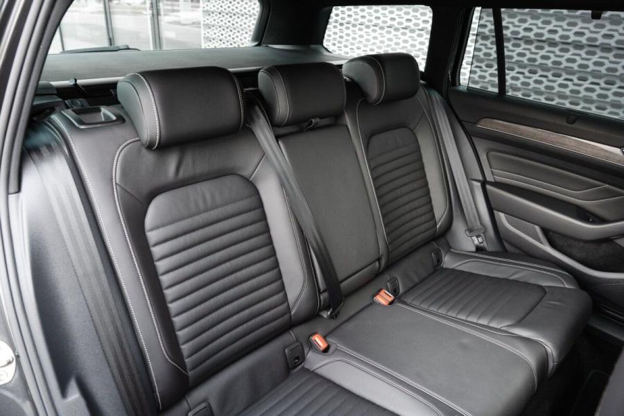 Black Volkswagen Passat 2024 in Marupe, with an engine capacity of 2.00 L and mileage of 132 thousand km for 25400 €, photo 27 on AUTOMOTO.COM.LV
