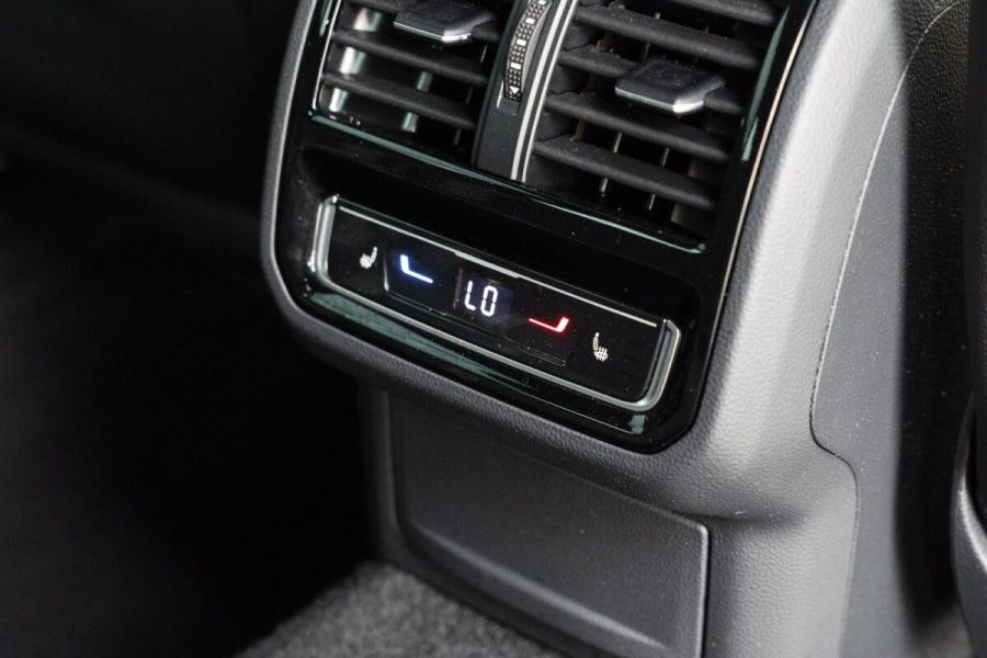 Black Volkswagen Passat 2024 in Marupe, with an engine capacity of 2.00 L and mileage of 132 thousand km for 25400 €, photo 28 on AUTOMOTO.COM.LV