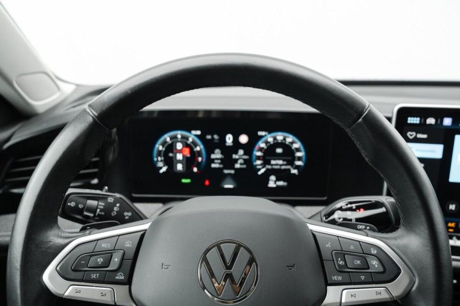 Black Volkswagen Passat 2024 in Riga, with an engine capacity of 1.50 L and mileage of 37 thousand km for 26800 €, photo 15 on AUTOMOTO.COM.LV