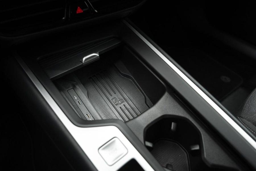 Black Volkswagen Passat 2024 in Riga, with an engine capacity of 1.50 L and mileage of 37 thousand km for 26800 €, photo 16 on AUTOMOTO.COM.LV